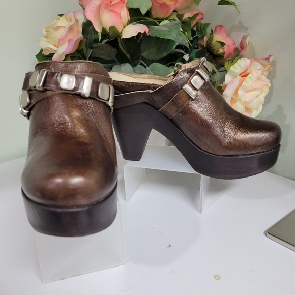 Bernardo | Shoes | New Bernardo Bronzed Brown Leather Belted Platform ...